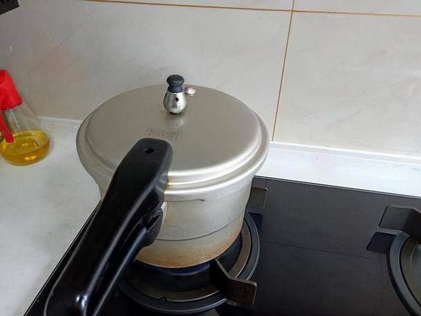 老式高压锅视频