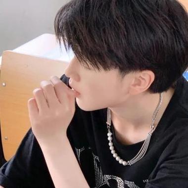 高冷男生真人头像图标