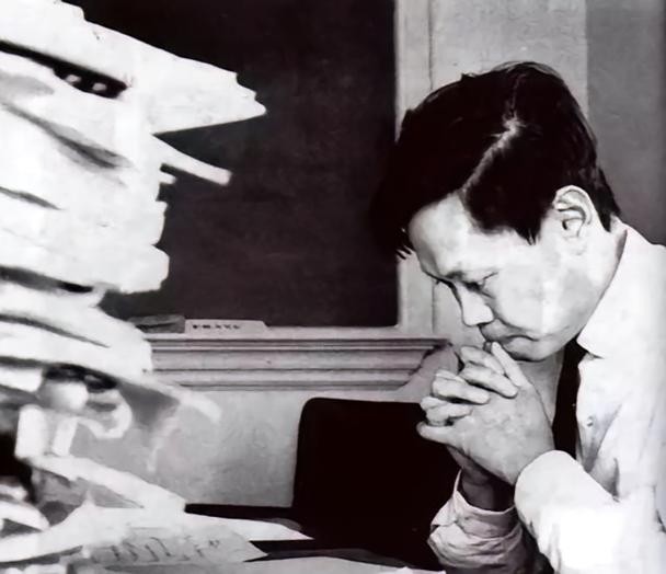杨振宁哪一年得诺贝尔图标