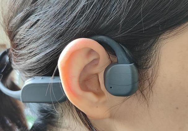 入耳式耳机声音闷图标