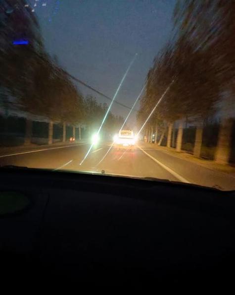 晚上拍照灯光一条线图标