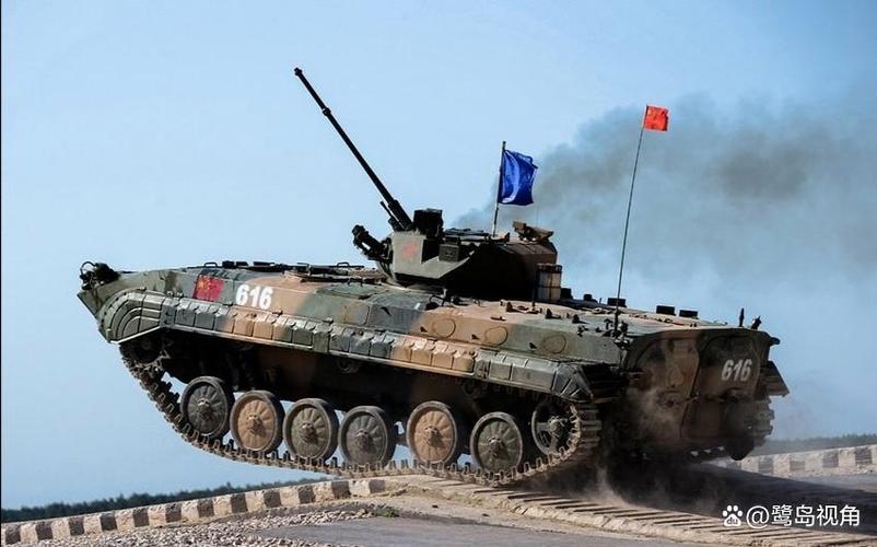 阅兵仪式装甲车图标