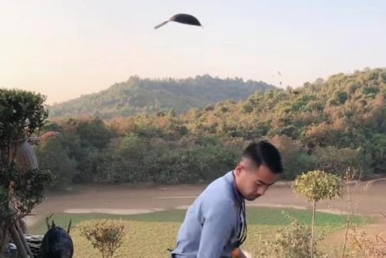 甩锅队长截图