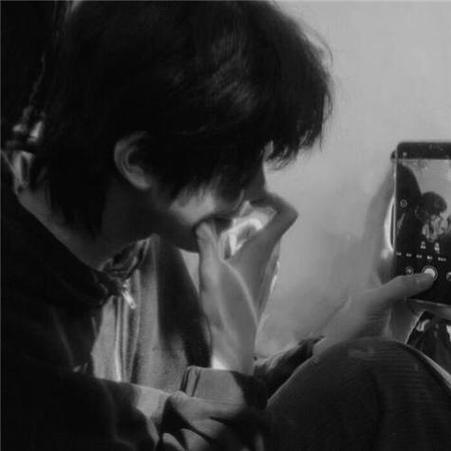 男人用黑白头像暗示什么