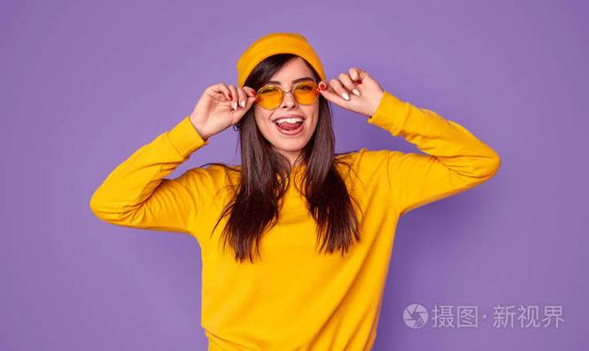 说一个女人滑稽什么意思图标