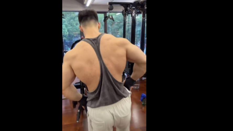 肌肉男锻炼肌肉图标