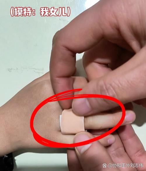 小孩贴在手上的贴画怎么去掉