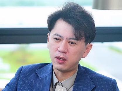 爱玩游戏的男生对爱情图标