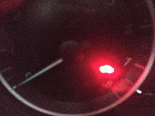 汽车一闪一闪的红灯截图