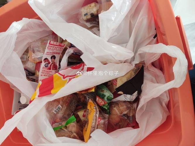 我妈把我买的零食送给别人