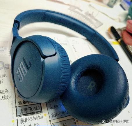 隔绝外部噪音的耳机图标