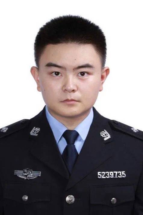 公安警察证件照图标