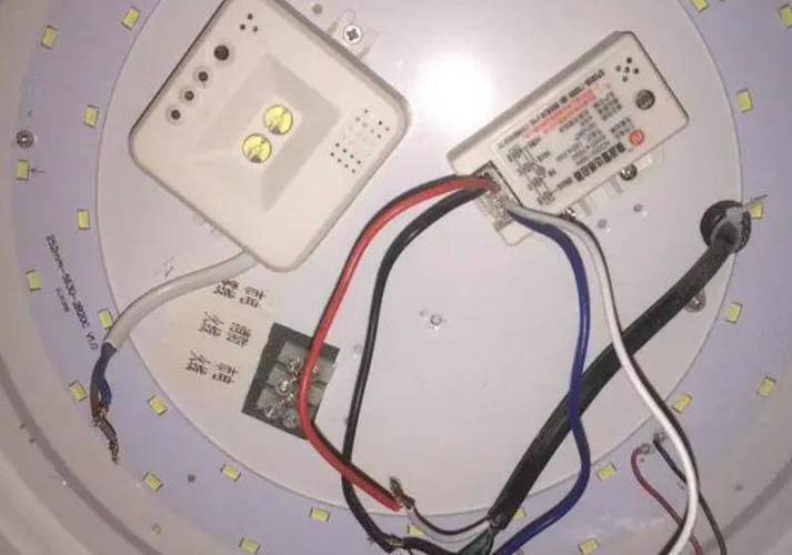 led吸顶灯两根线随便接吗图标