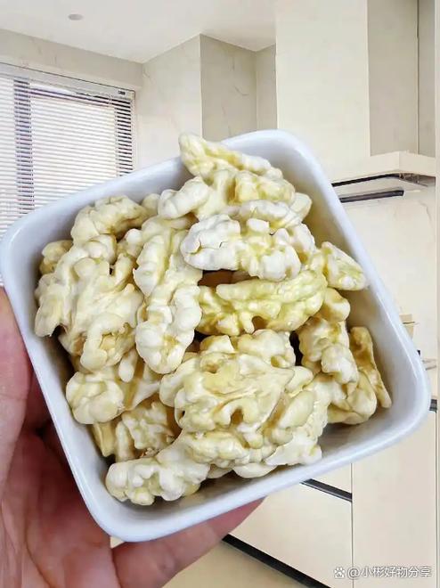 核桃仁打碎能存放多久图标