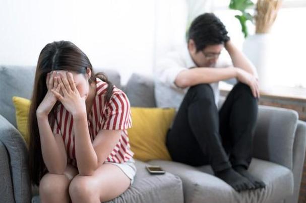 夫妻感情破裂图标
