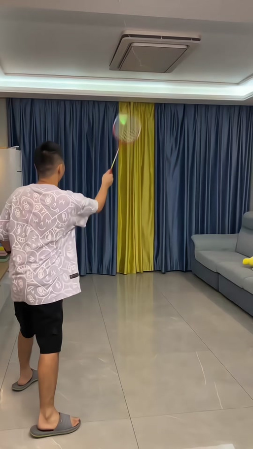 一个人在家能玩什么球图标