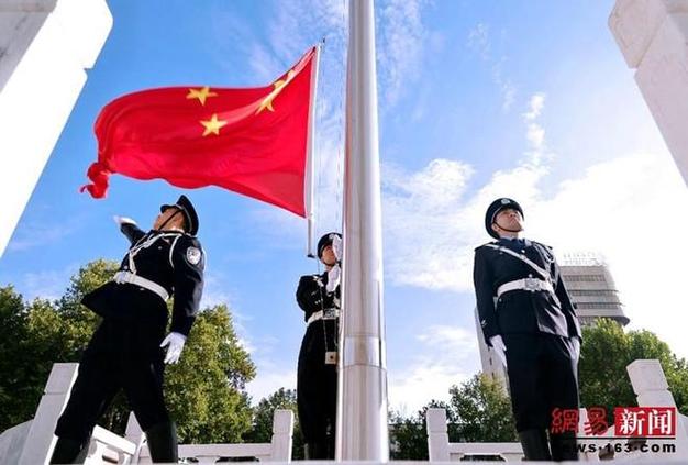 警察庆祝国庆节图标