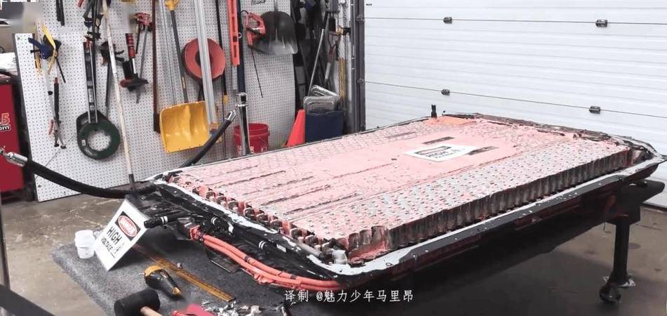 特斯拉模组拆解截图