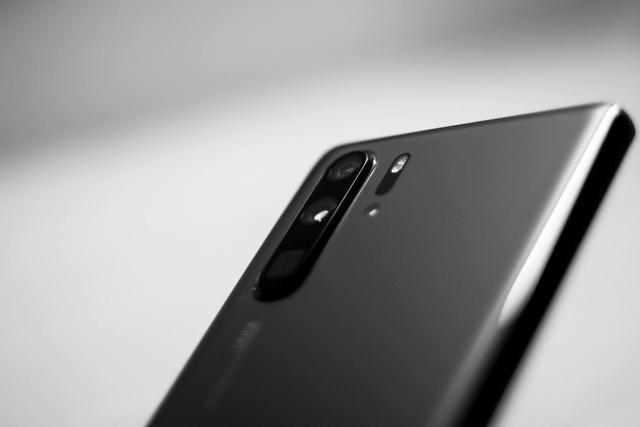 华为p30屏幕会闪烁截图