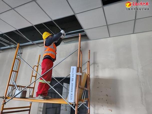 安装工人图标