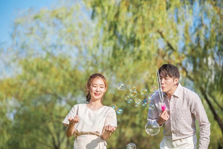 泡泡上的约会是真的吗图标