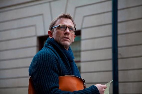 丹尼尔·克雷格龙纹身的女孩截图