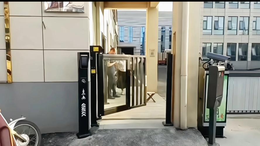 人脸识别广告门禁一体机