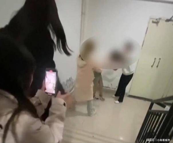 女孩打人视频截图