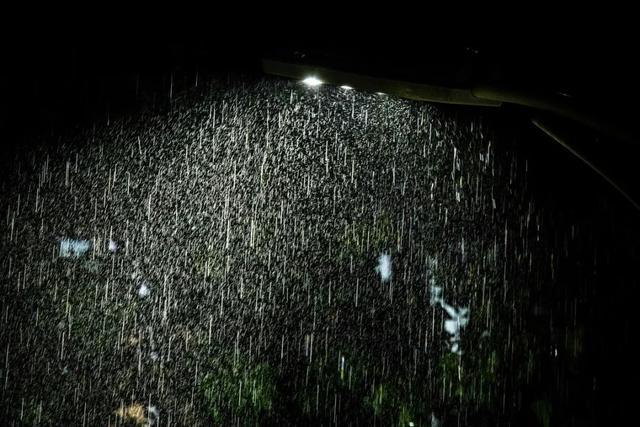 夜雨户外图标