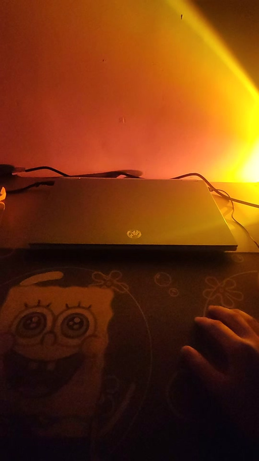 华硕天选充电指示灯橙色图标