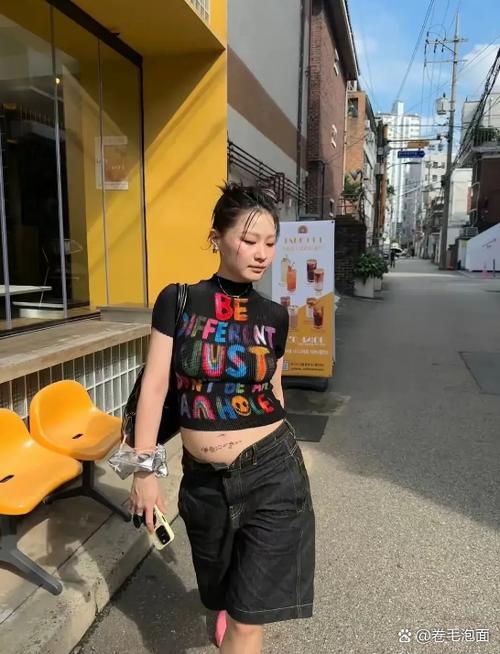 女人的肚子上长嘴巴图标