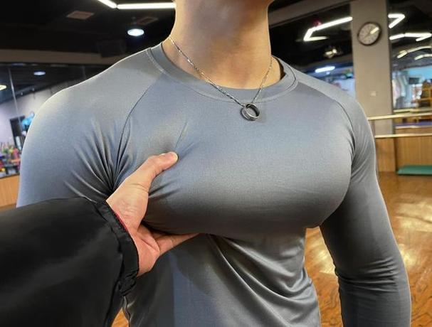 肌肉男的胸肌手感是怎样的呢图标