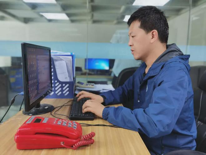 蓝色物流客服图标