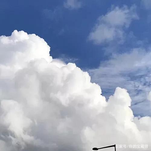 电脑桌面开始菜单跑到上面怎么办图标