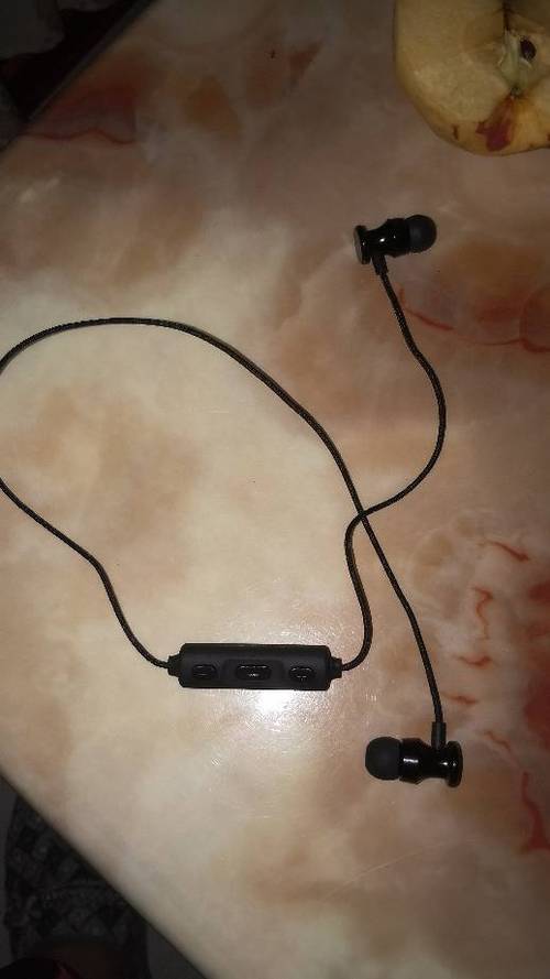 无线耳机一个一直亮红灯图标