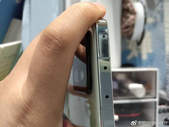 手机屏和后盖缝隙大的处理图标