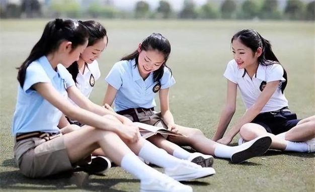 放暑假和小时候一起玩的四姐妹在一截图