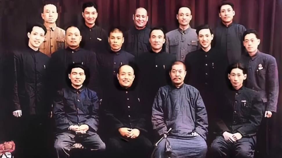 用什么软件能把两张照片合在一起图标