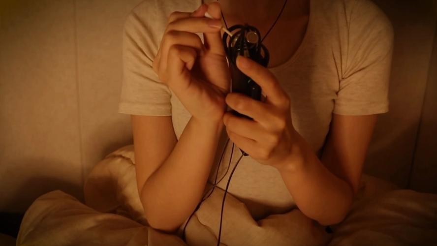 同桌掏耳朵助眠图标