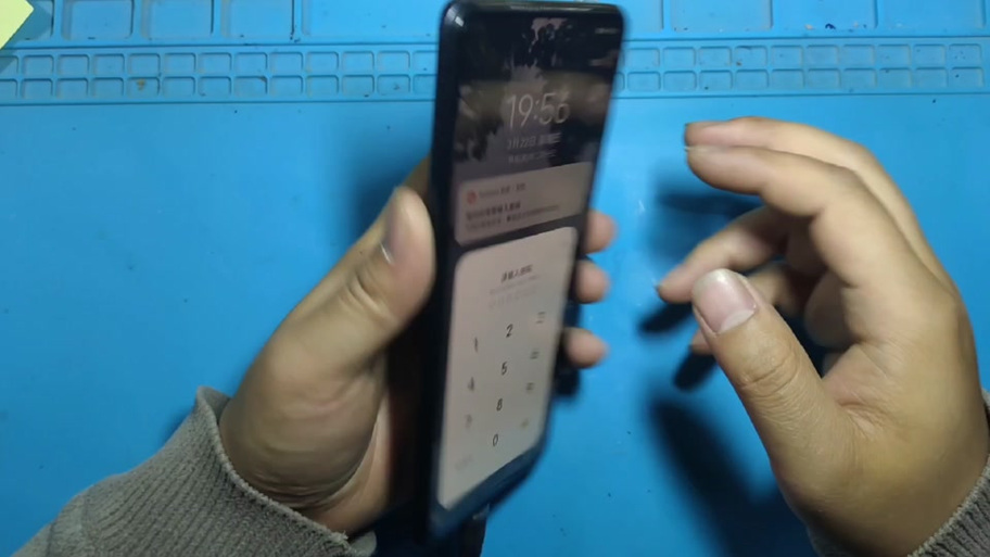 手机屏上面有一根明显的线缩略图