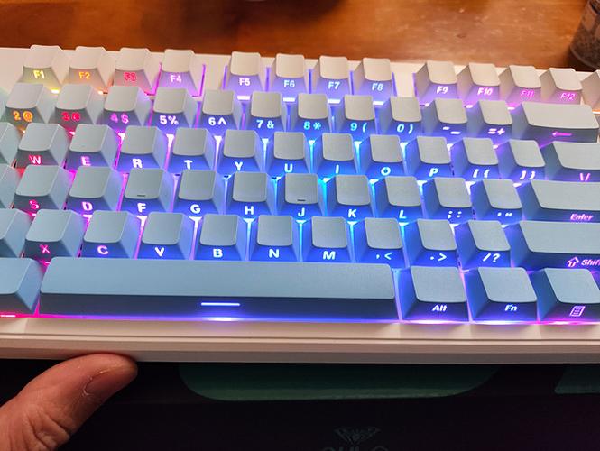 狼蛛键盘关呼吸灯