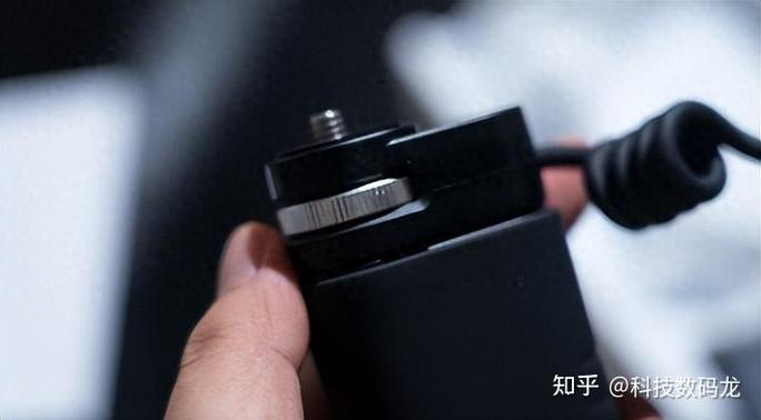 手机自拍杆需要充电吗