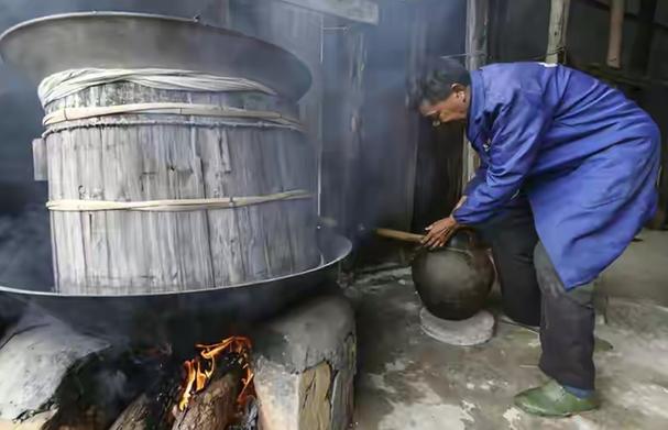 农村土方法酿白酒图标