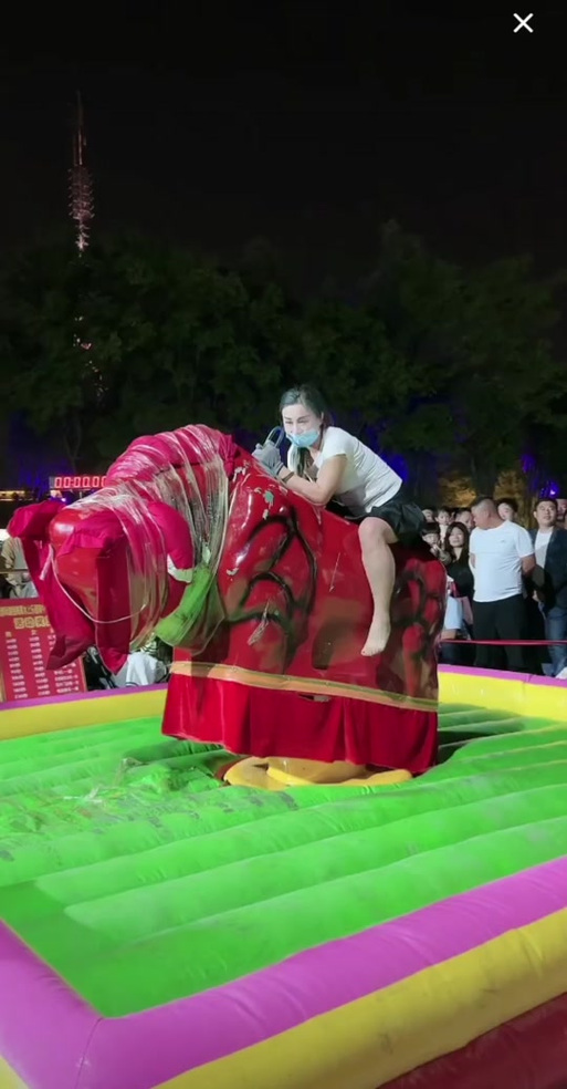 美女骑斗牛机视频大全截图