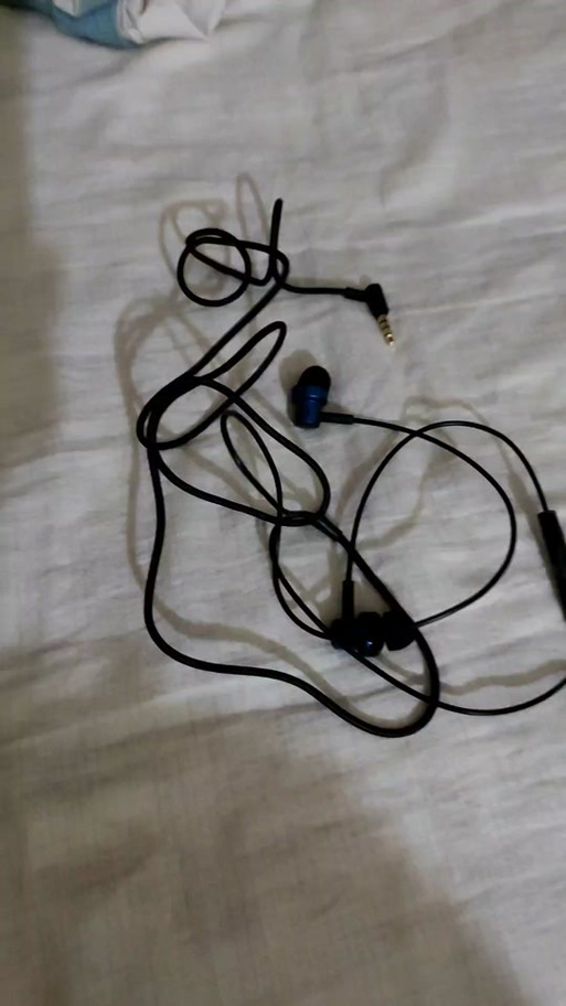 小米手机不配耳机吗