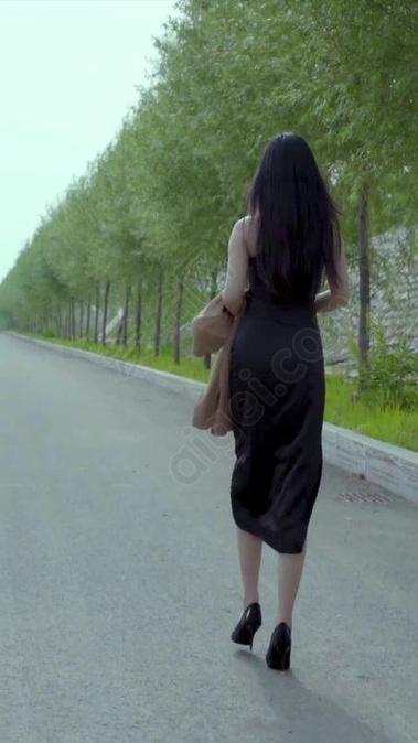 伤感一个人走路视频素材截图