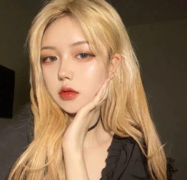 黄头发女生图标