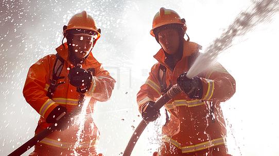 警察消防员灭火视频