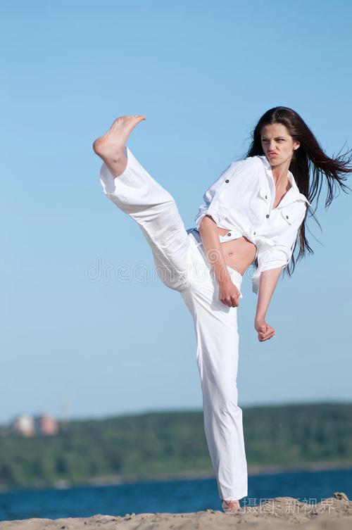 女生拳击赤脚