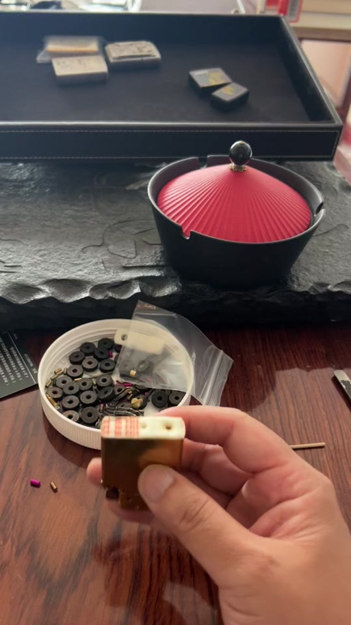 火石卡在里面了怎么办
